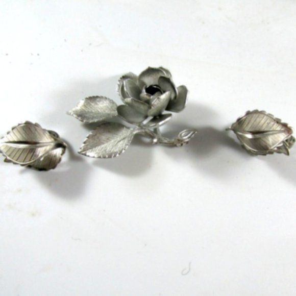 giovanni | Jewelry | Vintage Giovanni Silver Flower Brooch Leaf Clip ...